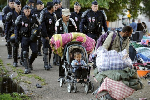 In France, a chart for the rights and dignity of the Roma and more ...
